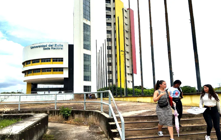 A 78 años de su reapertura: La universidad del Zulia mantiene sus ...